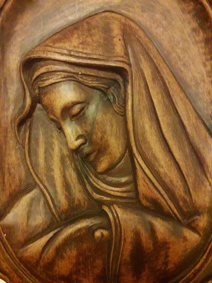 MADONNA ADDOLORATA SCOLPITA SU PANNELLO DI LEGNO